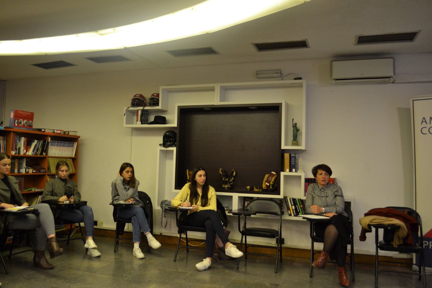 Training on News Literacy for Journalism Students – American Corner ...